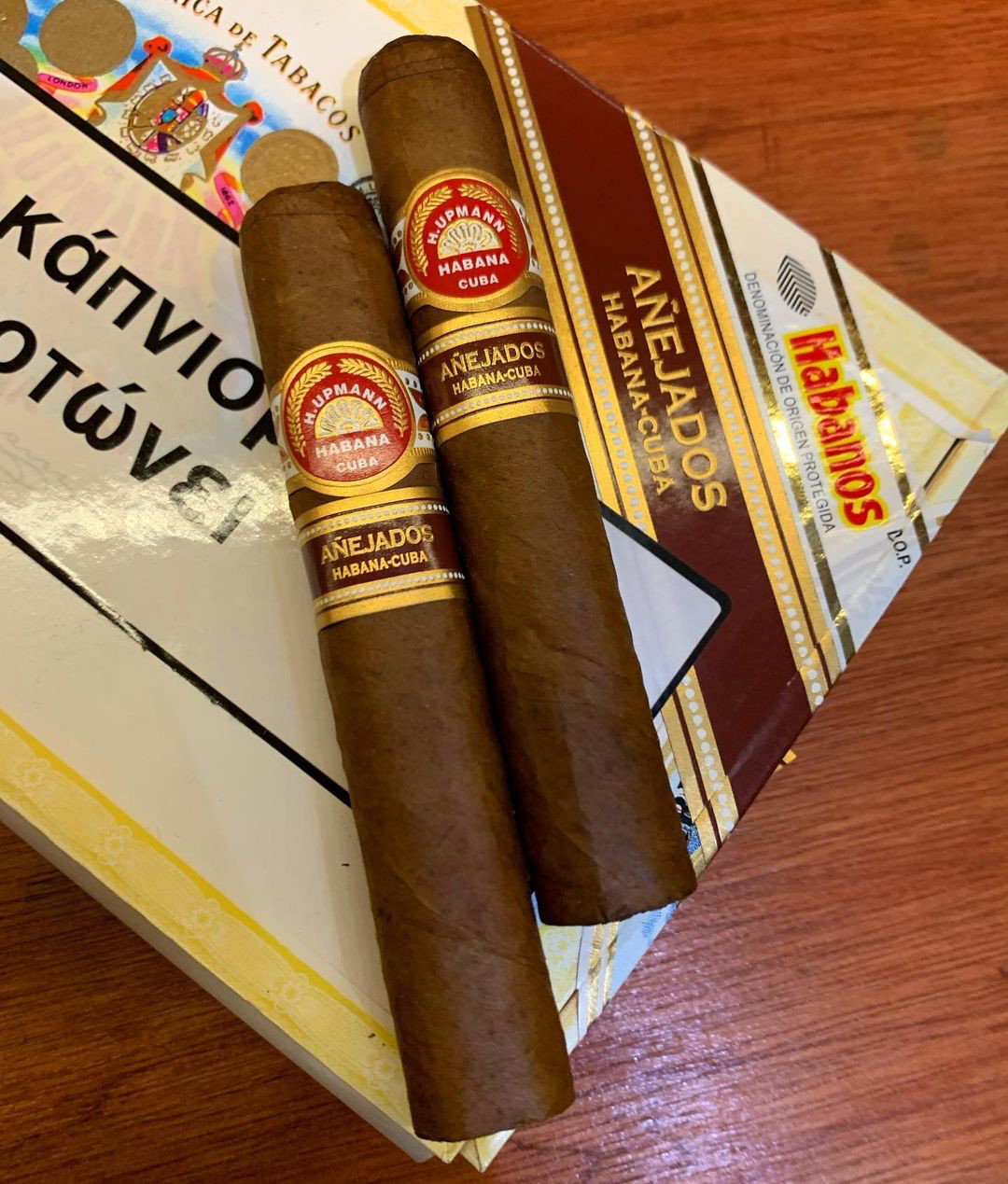 H. Upmann Robustos Anejados